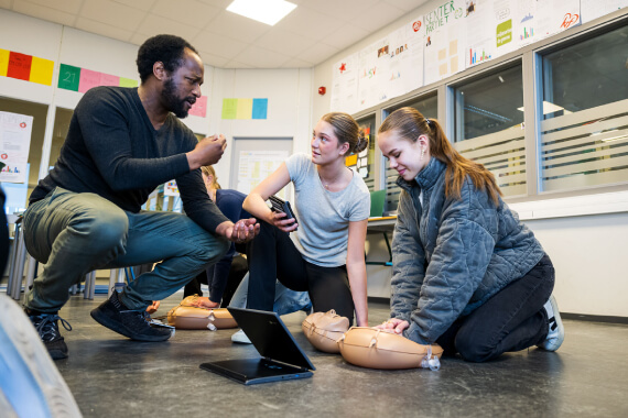 Learn CPR in 15 minutes | RevivR | BHF - BHF