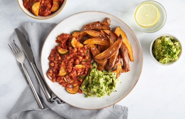 Barbecue haricot beans, sweet potato fries and guacamole - BHF